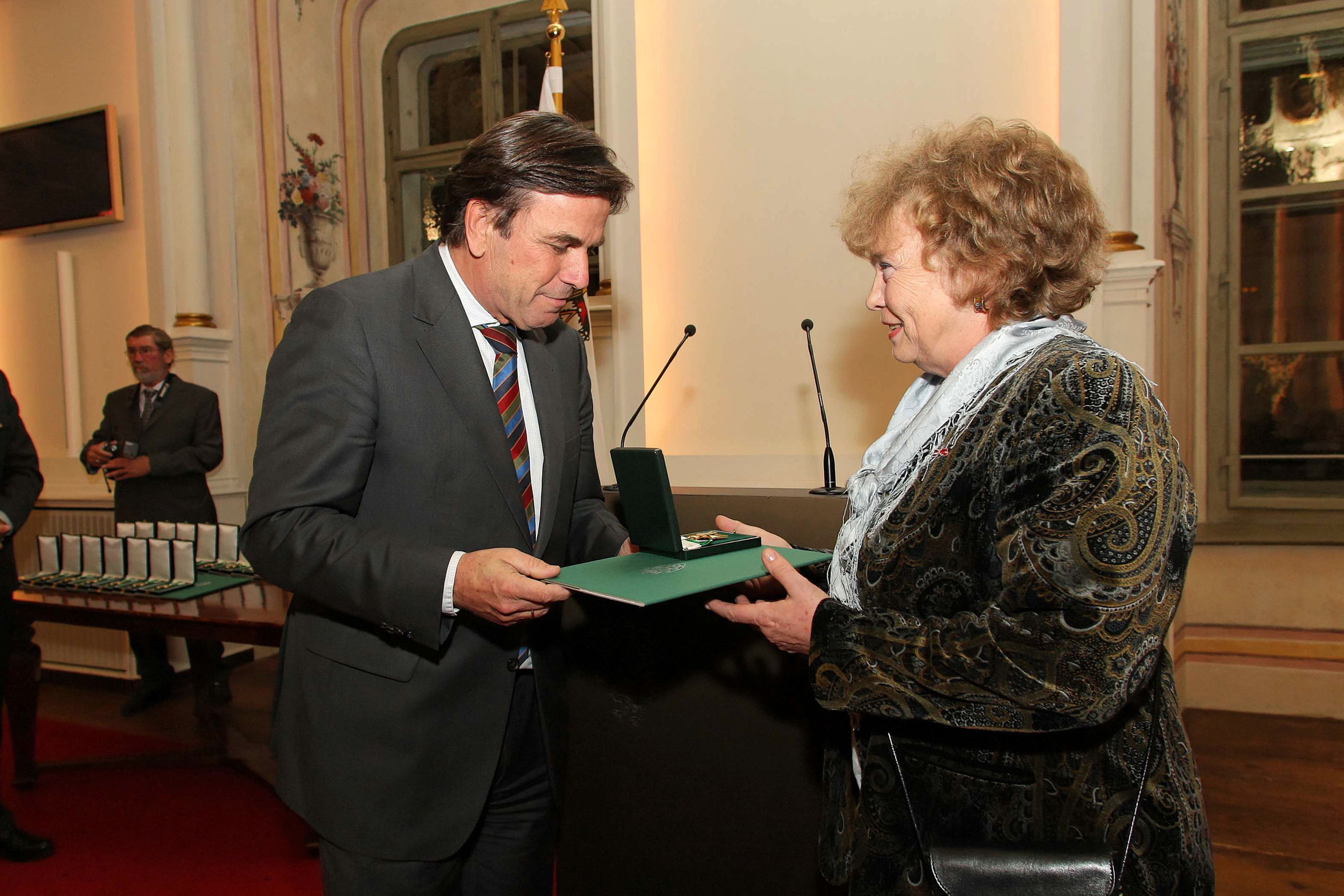 Goldenes Ehrenzeichen des Landes Steiermark - Kommunikation - Land ...