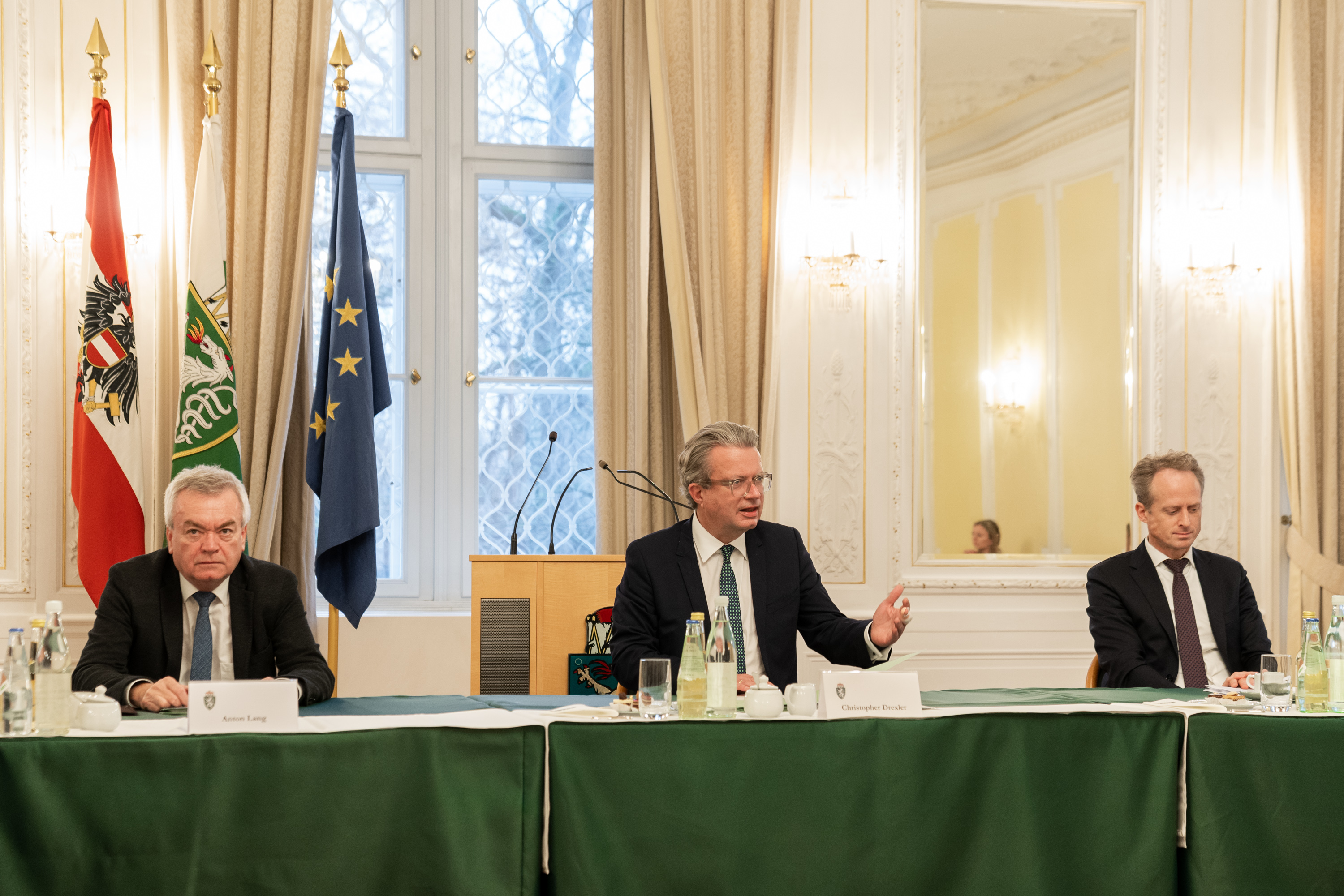 Landesspitze im Austausch mit den Klubobleuten zu Asyl und Migration ...