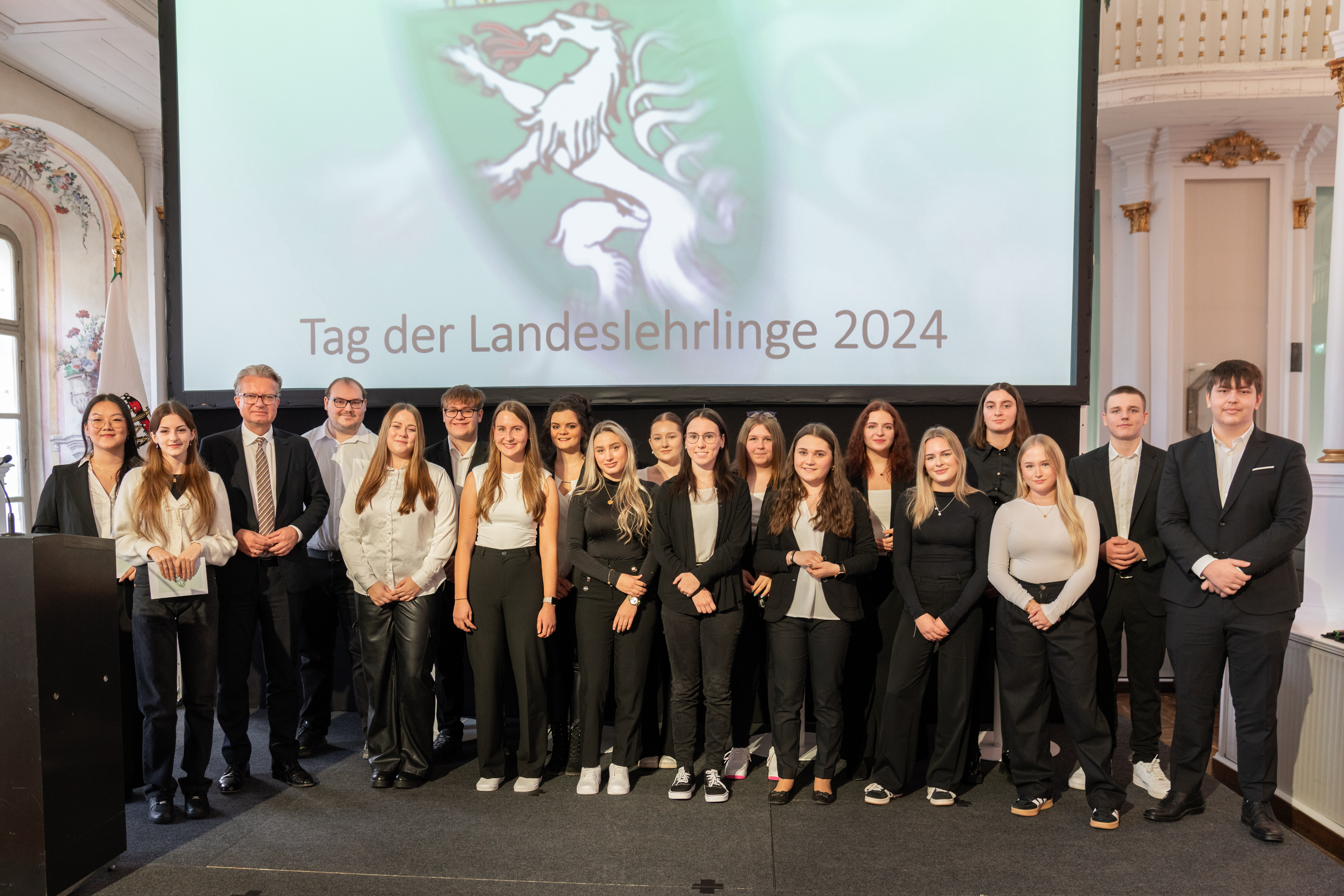 Landesdienst: Lehrlinge und langgediente Bedienstete im Fokus ...